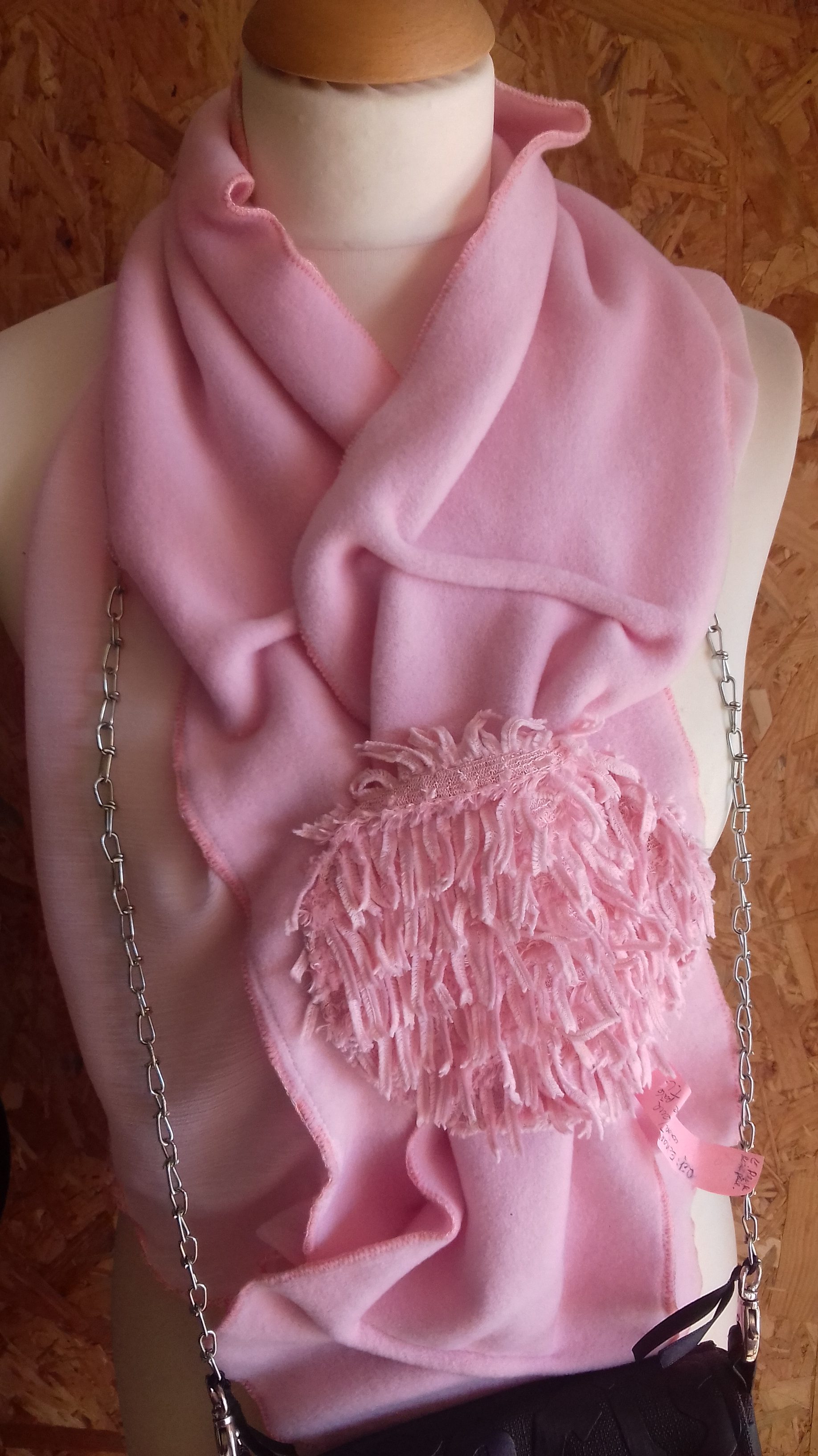 Echarpe en polaire rose pâle - Les mains de fée